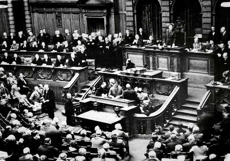 30 gennaio 1933: Hitler conquista il potere