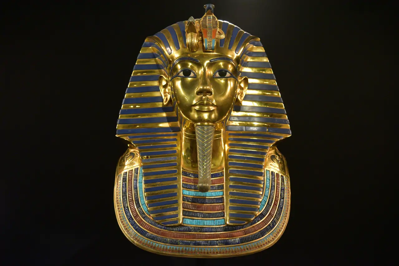 La maschera di Tutankhamon, un'icona sotto la lente d'ingrandimento